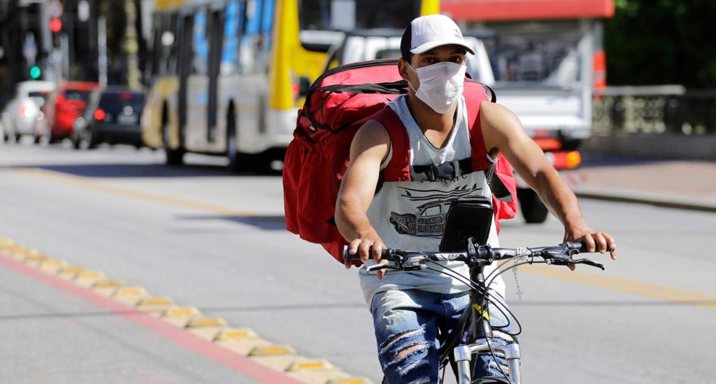 iFood doubled tips for couriers in Brazil, but something doesn't add up